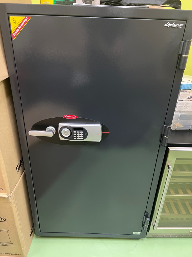 Diplomat Safe 130KCCL FIRE RESISTANT, Furniture & Home Living, Security ...