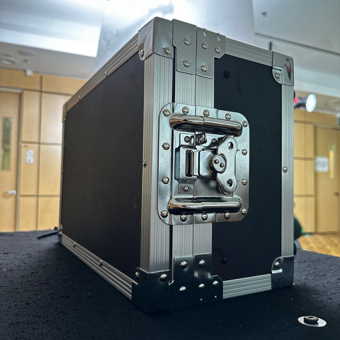 Feelworld ATEM156-CO 15.6" 4K Broadcast Monitor (HDMI) + Hard Flight ...