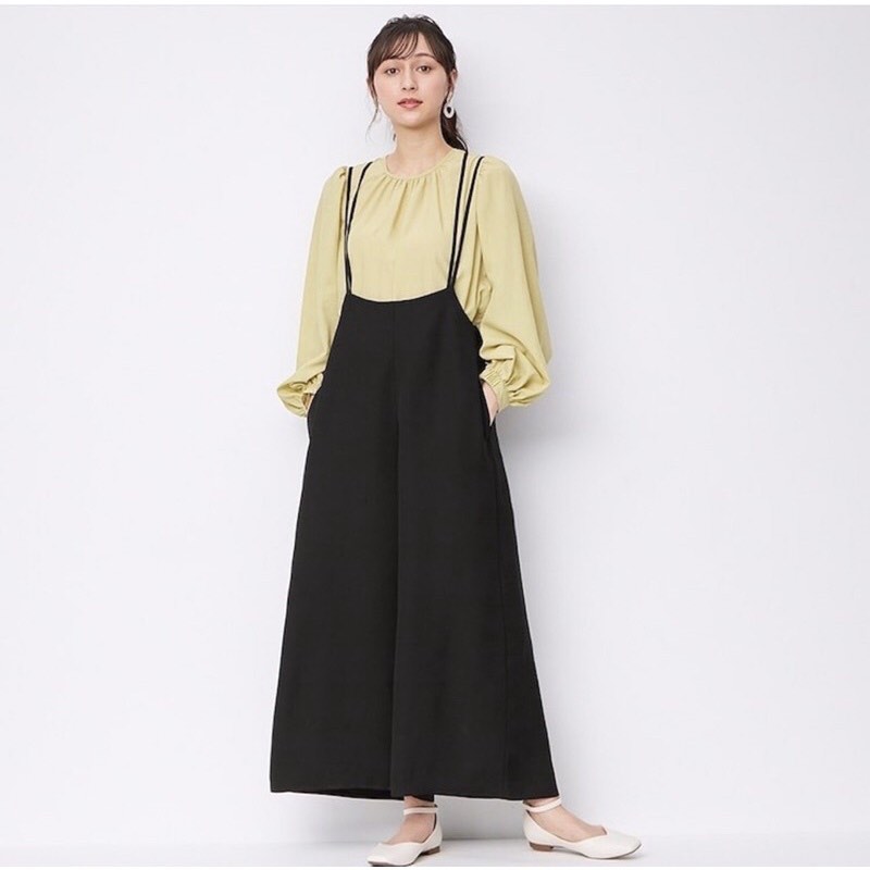 GU by Uniqlo 2way strap jumpsuit, Fesyen Wanita, Pakaian Wanita ...