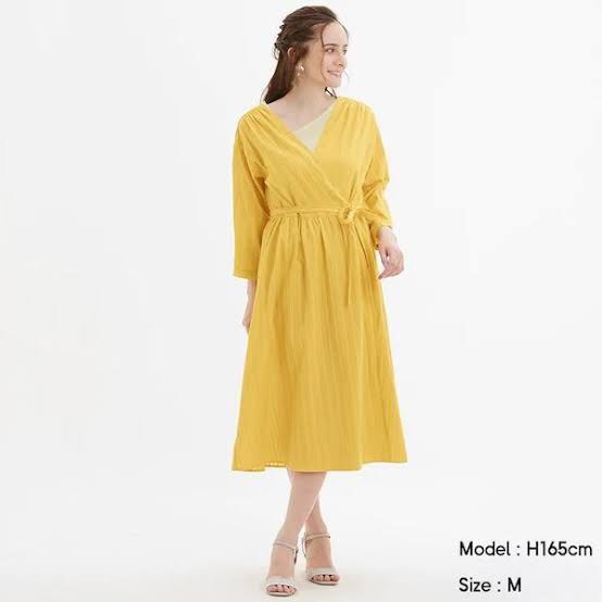 Gu by uniqlo wrap dress, Fesyen Wanita, Pakaian Wanita, Gaun & Rok di Carousell