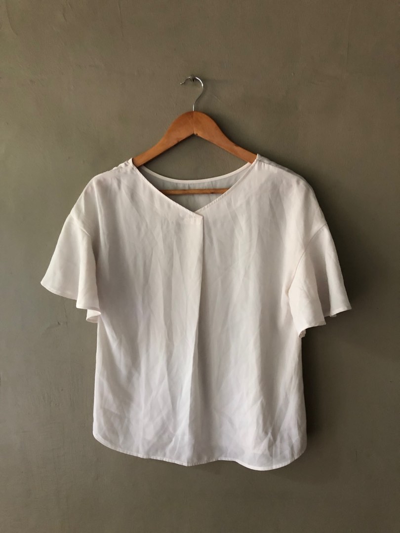 GU HQ top, Women's Fashion, Tops, Blouses on Carousell