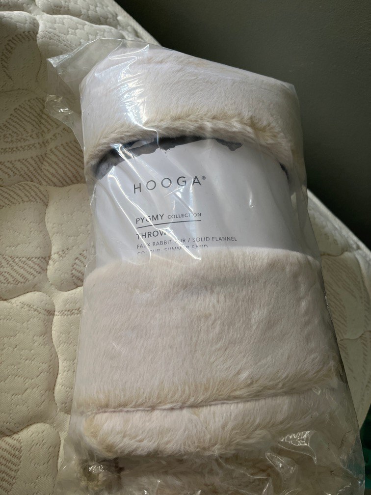 Hooga Pygmy Throw NEW never opened wrapper, Furniture & Home Living ...