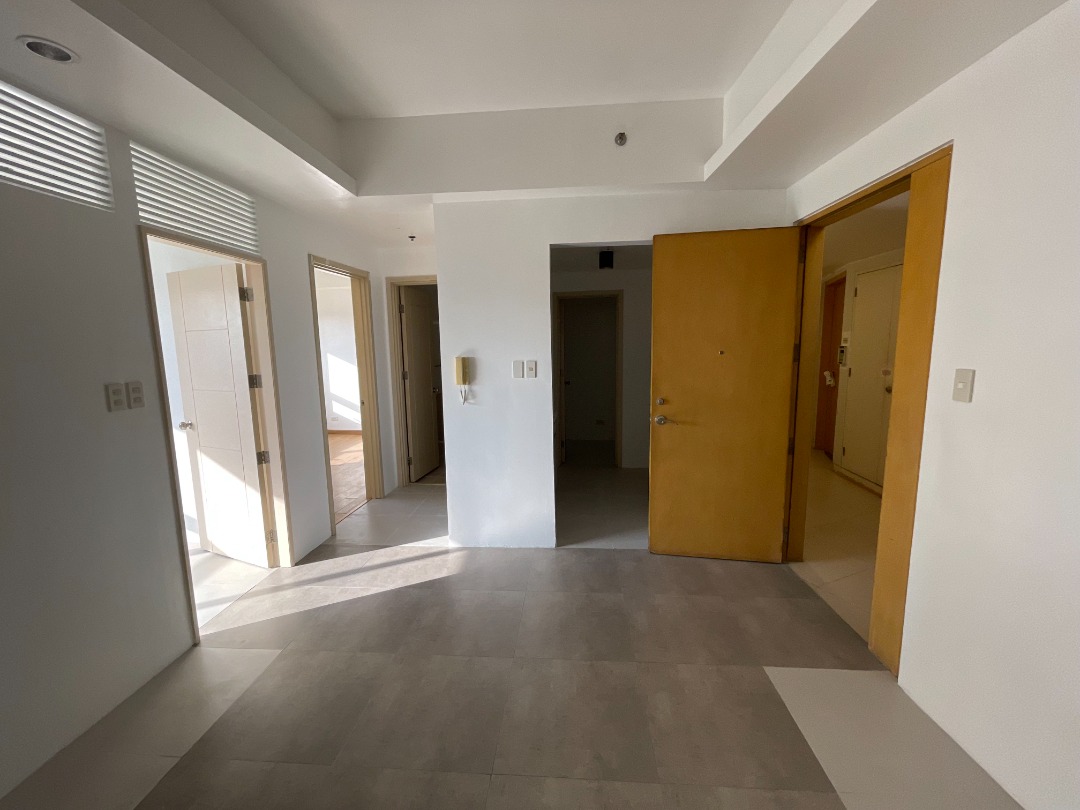 Icon Residences facing Manila Golf and Country Clube 2 Bedroom Unit ...