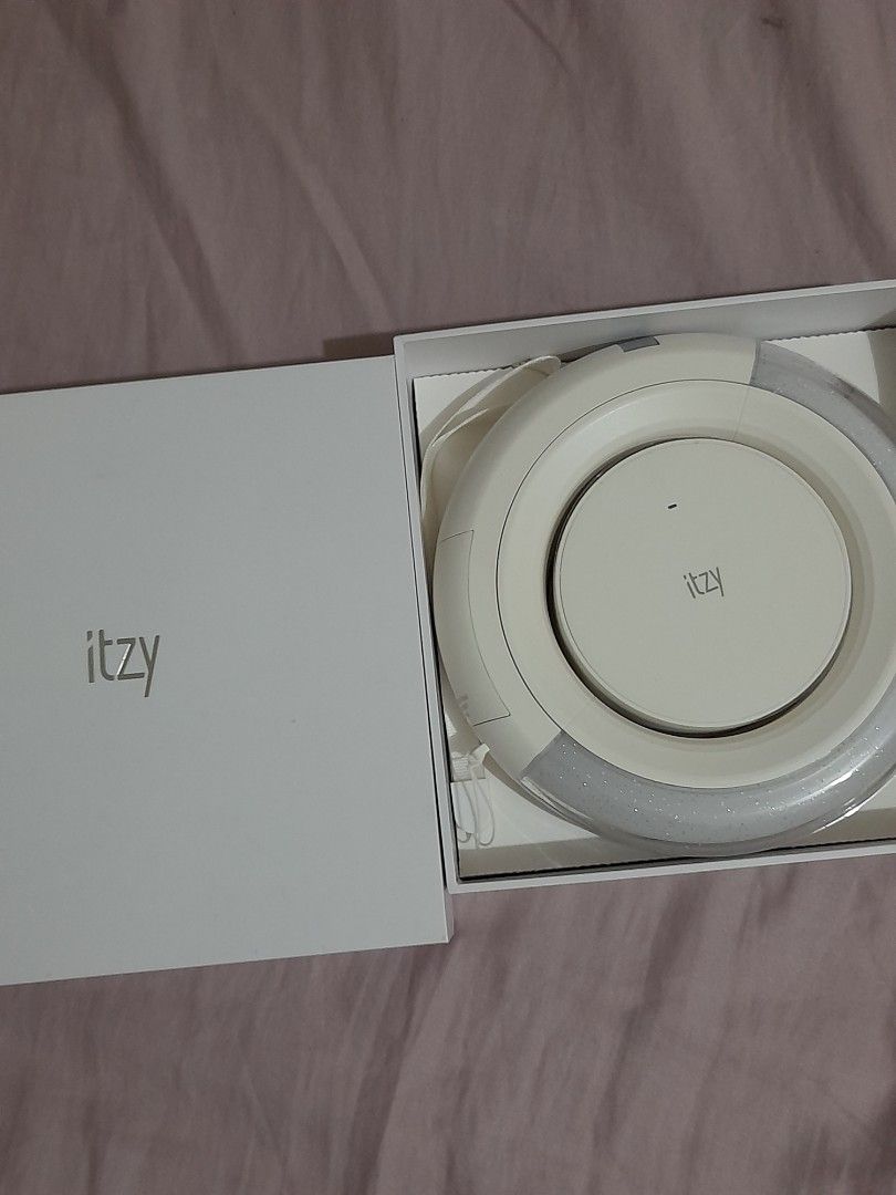 Itzy official light ring, Hobbies & Toys, Memorabilia & Collectibles, K-Wave on Carousell