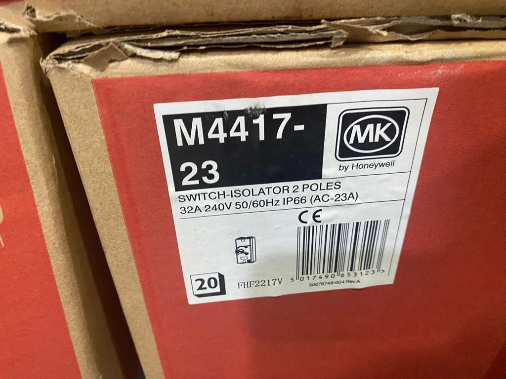 MK 2P 20A 32A防水刀掣 IP66, 家庭電器, 轉插器及插頭 - Carousell