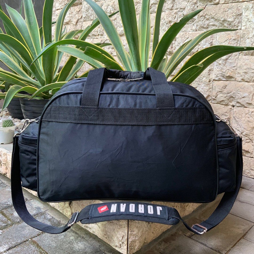 NIKE AIR JORDAN VINTAGE 90S DUFFLE GYM BAG BLACK, Fesyen Pria, Tas ...