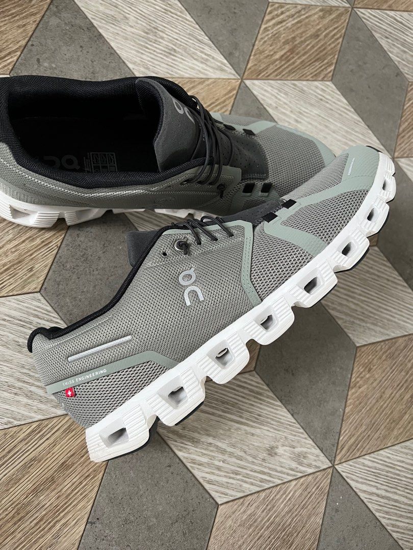 On cloud running shoe, Men's Fashion, Footwear, Sneakers on Carousell