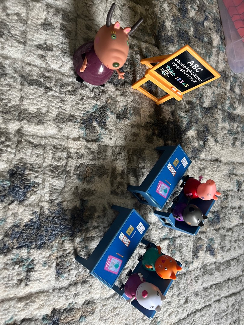 Peppa pig classroom playset, Hobbies & Toys, Memorabilia & Collectibles ...