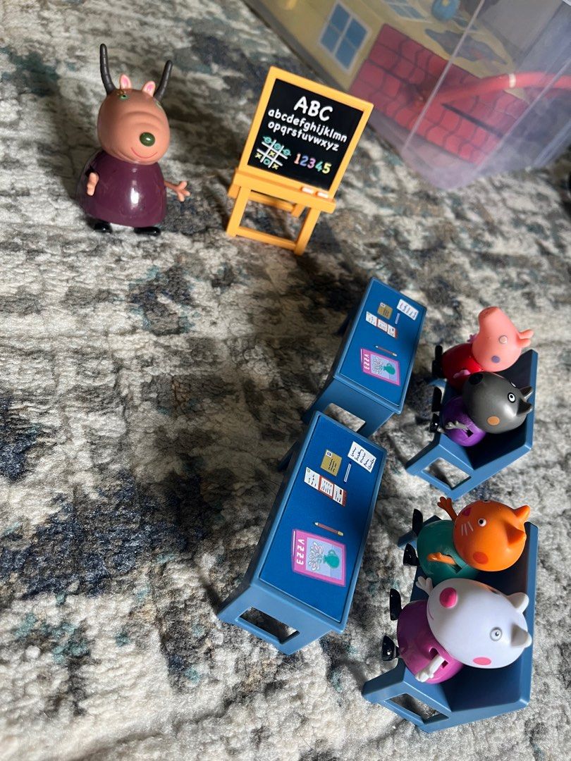 Peppa pig classroom playset, Hobbies & Toys, Memorabilia & Collectibles ...