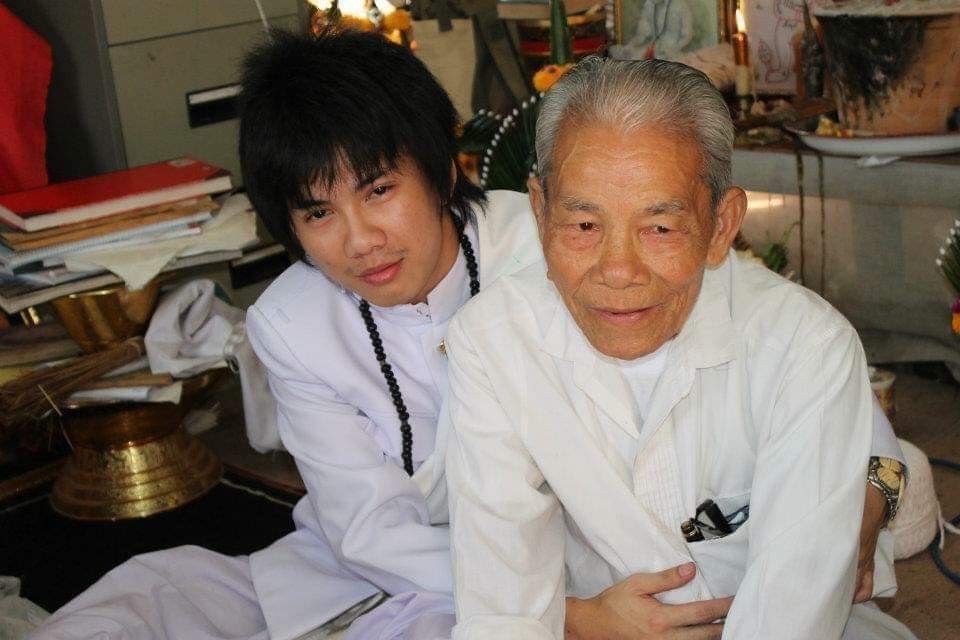 Aj bed, aj Bess Phra Khun Paen Salika Pon Yue 2nd Batch Thai Amulet ...