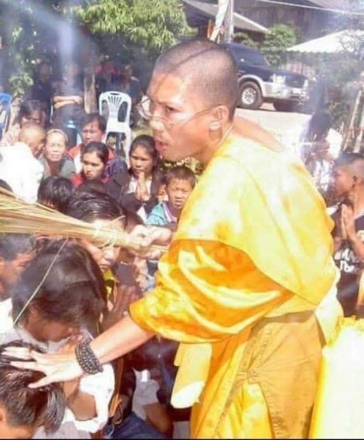 Aj bed, aj Bess Phra Khun Paen Salika Pon Yue 2nd Batch Thai Amulet ...