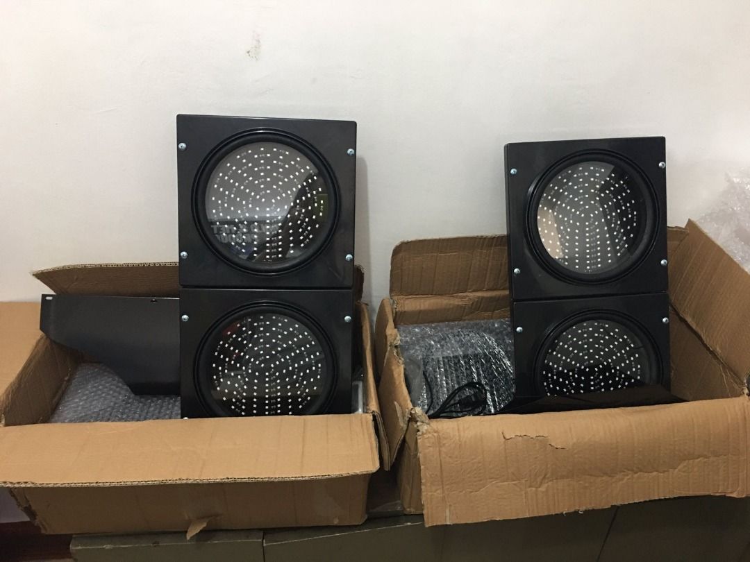 Solar Remote Signal Traffic Light Red & Green on Carousell