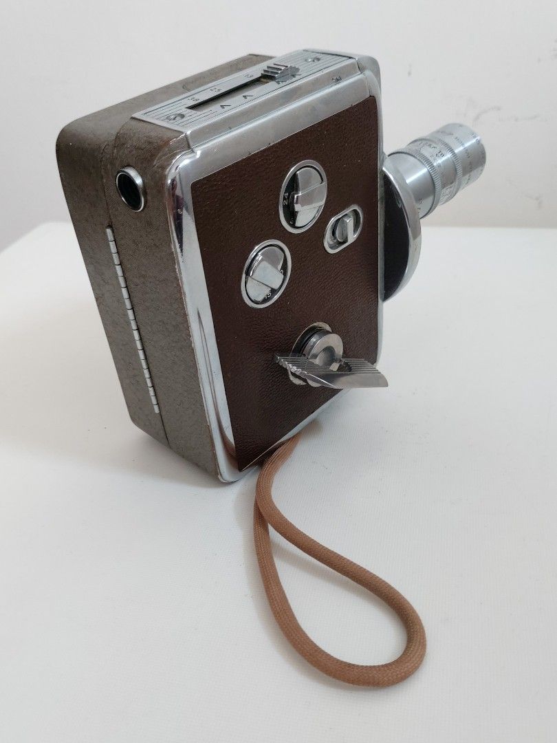 Vintage 8mm film movie camera Revere, Photography, Cameras on Carousell