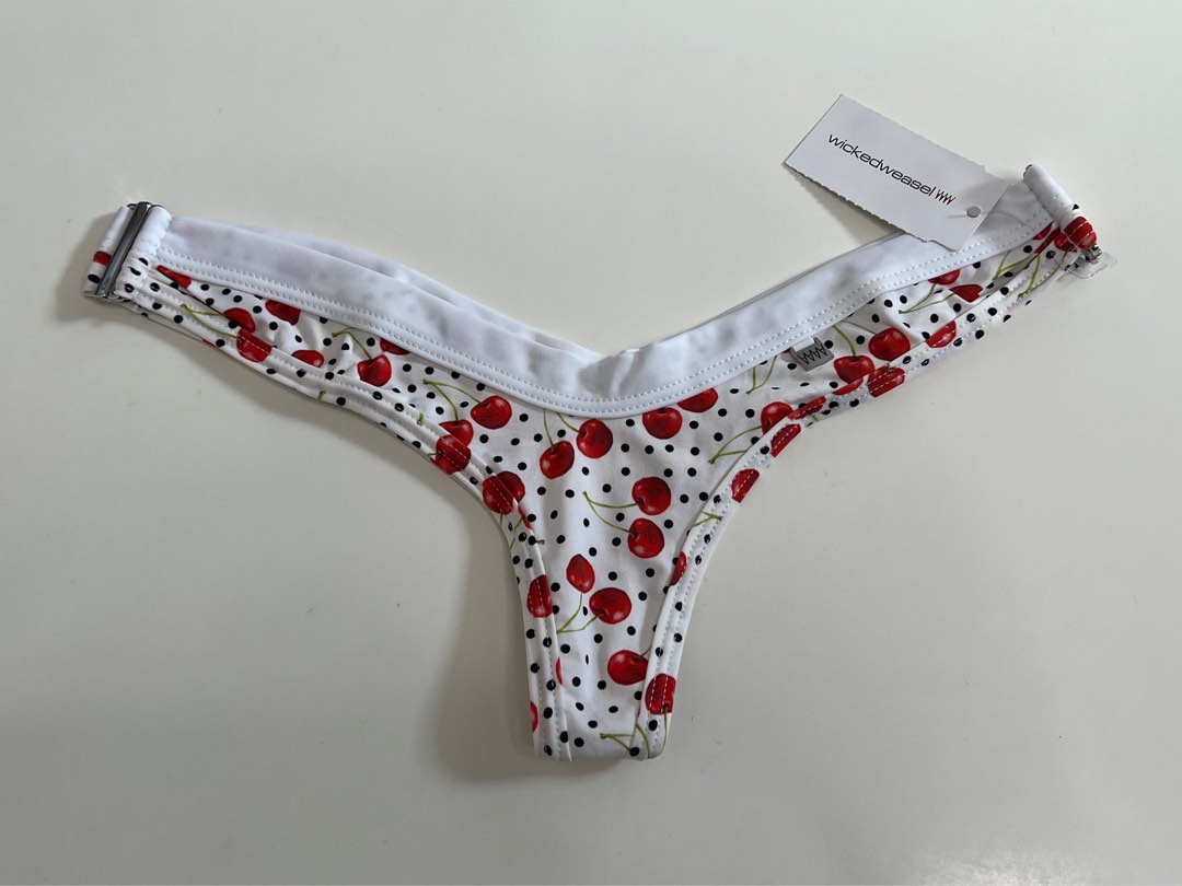 Wicked weasel t back swimming wear, 女裝, 泳裝, 泳衣 - Carousell