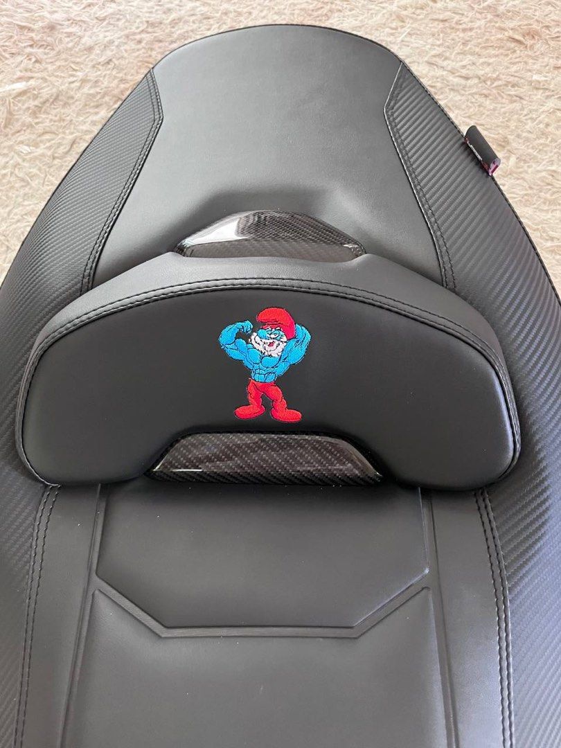Yamaha Xmax sports seat with carbon. Custom Smurf embroidery (lowered ...
