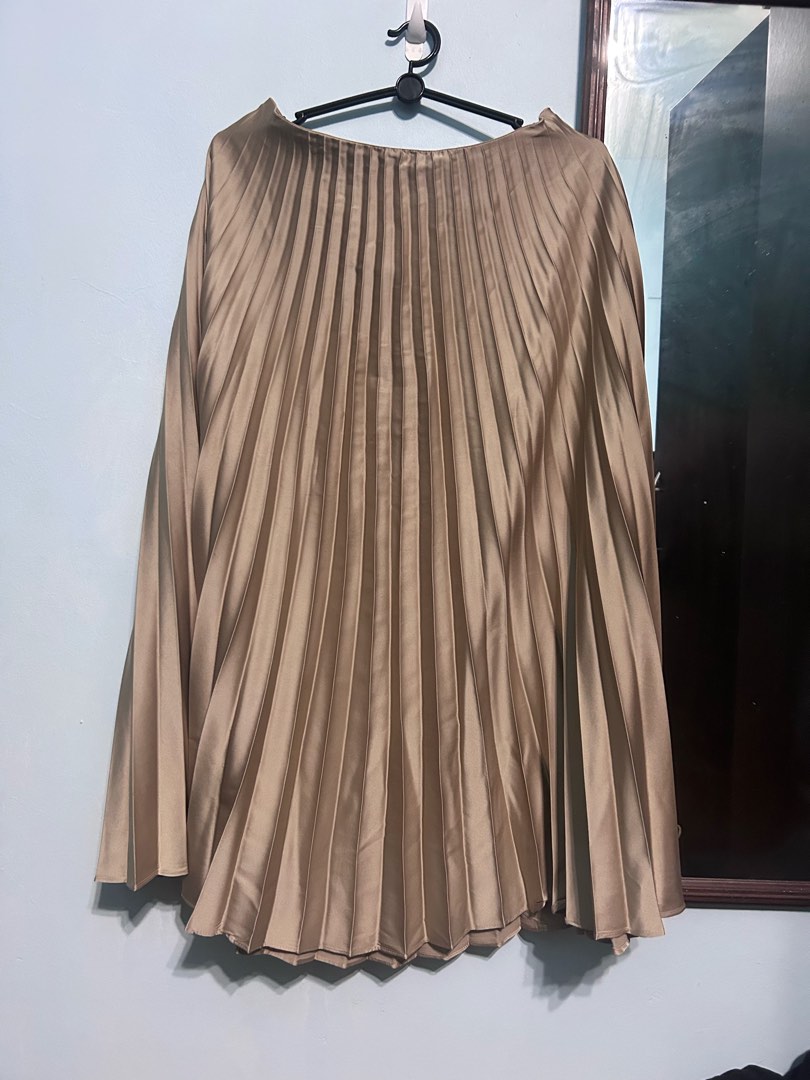 ZARA pleated skirt (bronze), Women's Fashion, Bottoms, Skirts on Carousell