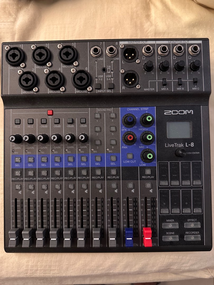 Zoom L8, Hobbies & Toys, Music & Media, Music Accessories on Carousell