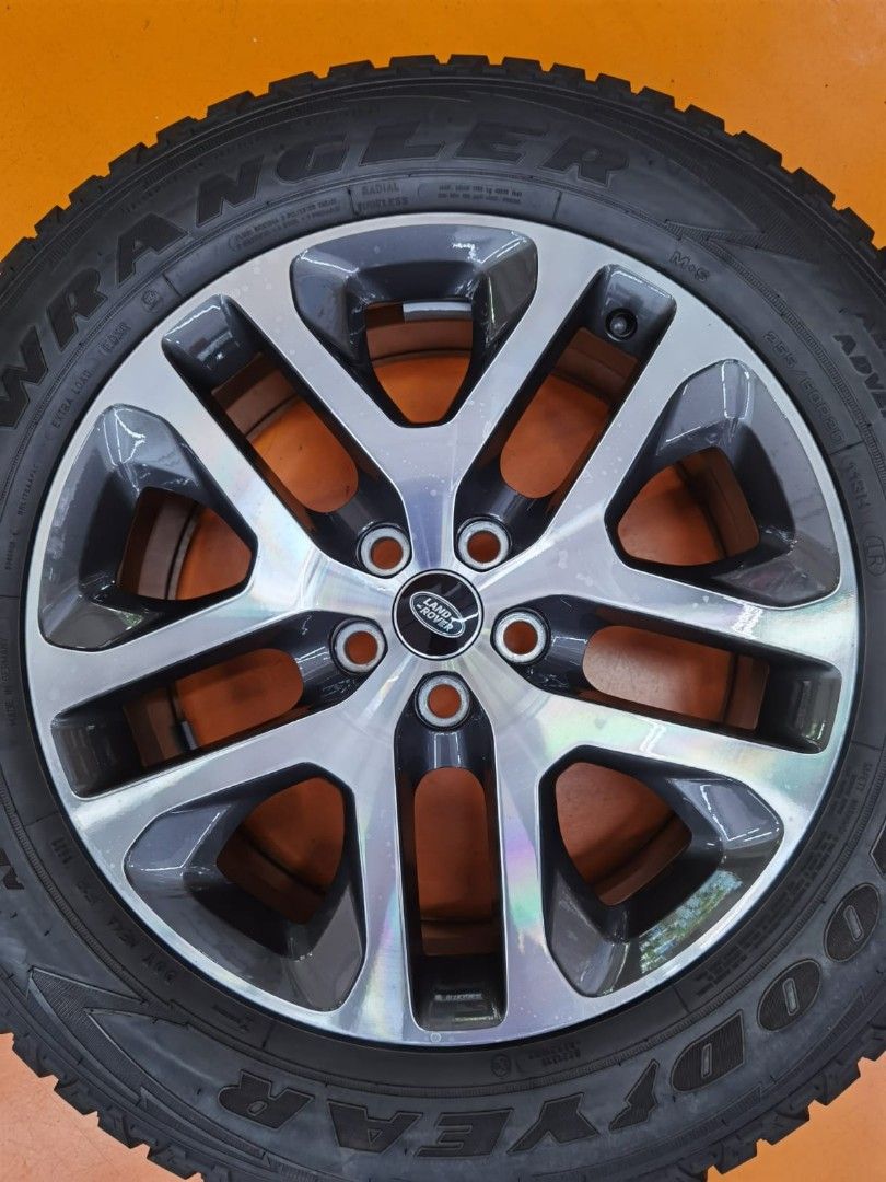 20inch Land Rover defender rims & 255/60/20 Goodyear wrangler tyres. 09 ...