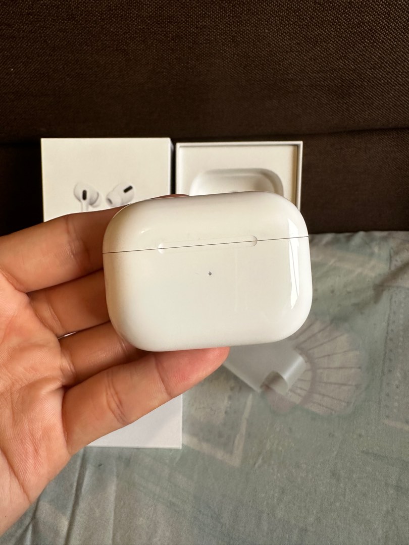 Airpods Pro (Original) 1st Gen - Complete Set on Carousell
