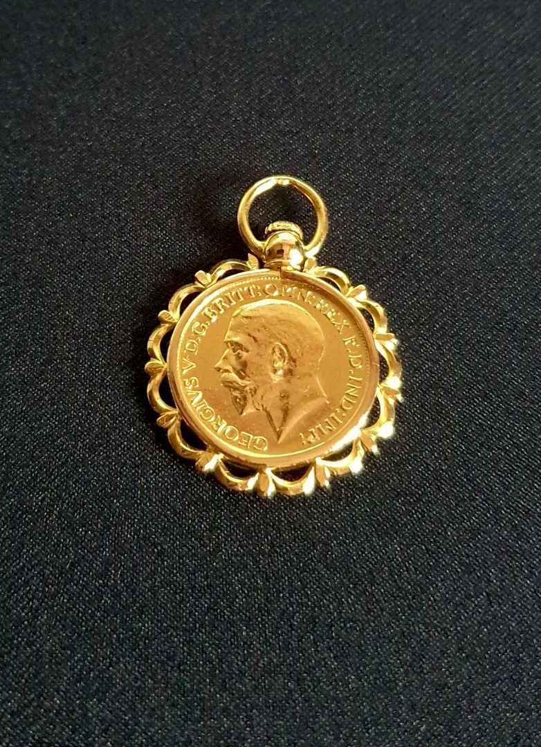 Authentic King George Gold Coin Pendant, Men's Fashion, Watches ...
