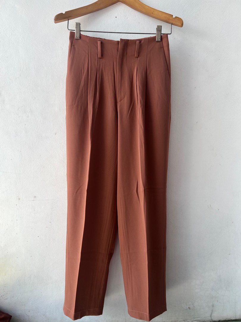 Baggypants Highwaist Uniqlo, Fesyen Wanita, Pakaian Wanita, Bawahan di Carousell
