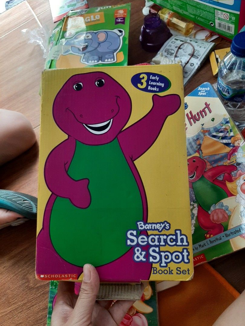 Barney's search & spot book set, Buku & Alat Tulis, Buku Anak-Anak di ...