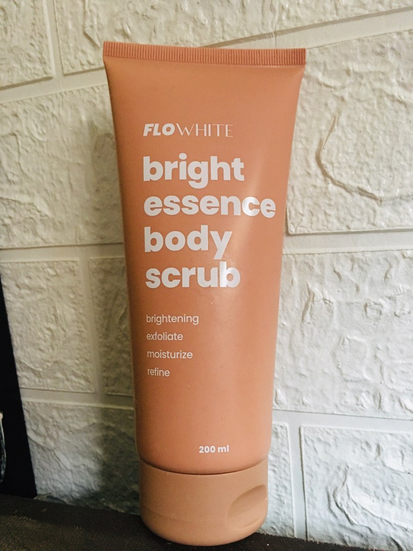 BODY SCRUB FLOWHITE BRIGHT ESSENCE (wangi baccarat), Kesehatan ...