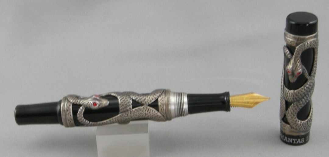 DaniTrio Phantas I Black w/Snake Overlay Fountain Pen(墨水筆), 興趣及遊戲, 手作 ...