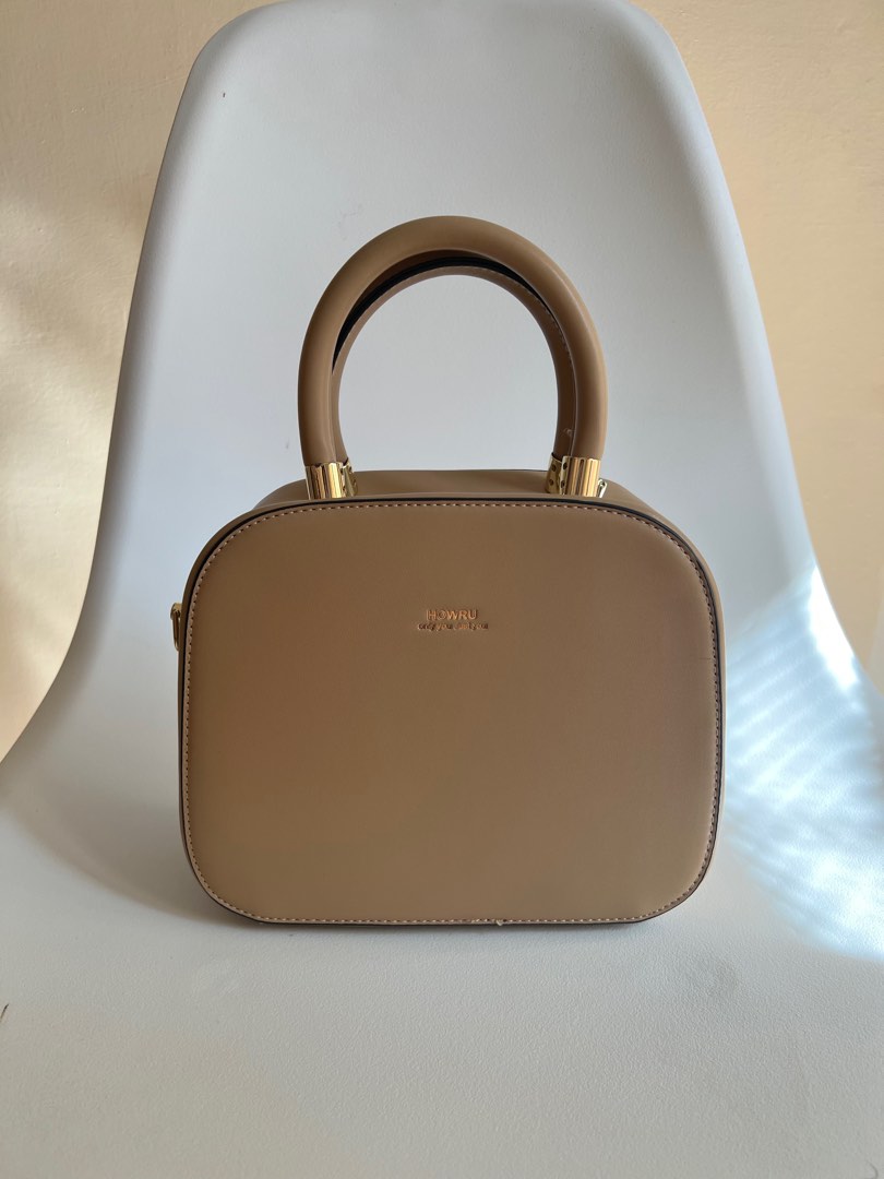 Howru crossbody, Women's Fashion, Bags & Wallets, Cross-body Bags on ...