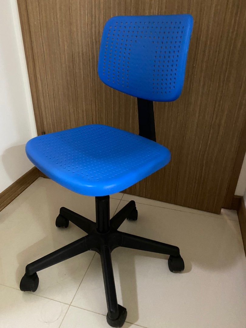 Ikea Alrik Swivel Chair, Furniture & Home Living, Furniture, Chairs on ...