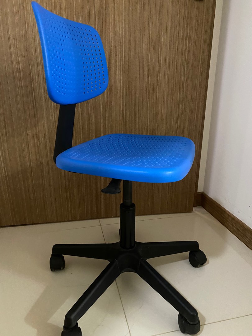 Ikea Alrik Swivel Chair, Furniture & Home Living, Furniture, Chairs on ...