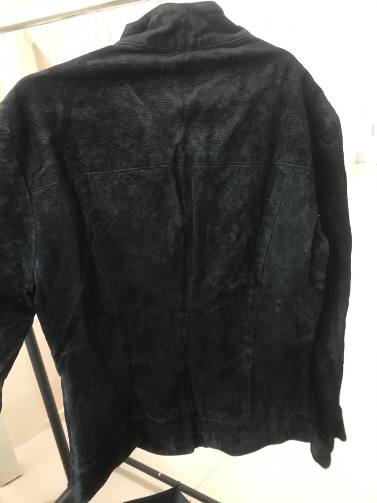 Jaket Bludru hitam, Fesyen Wanita, Pakaian Wanita, Baju Luaran di Carousell