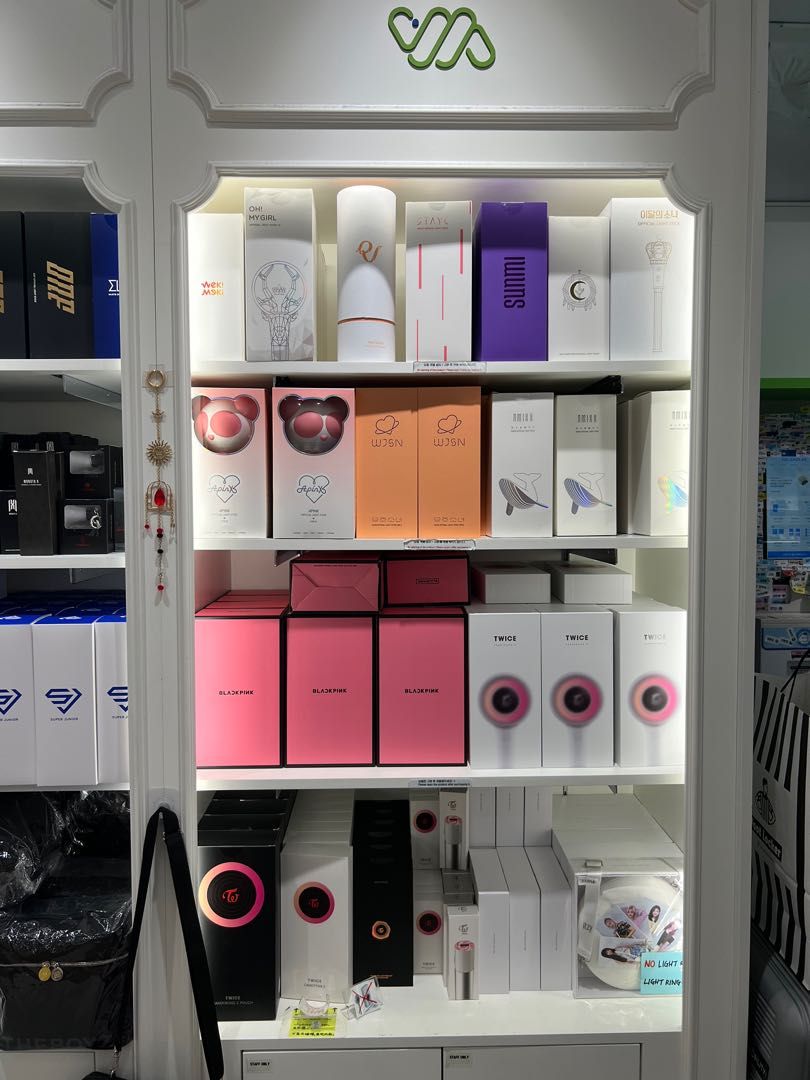 弘大 withmuu kpop 手燈, 興趣及遊戲, 收藏品及紀念品, 韓流 - Carousell