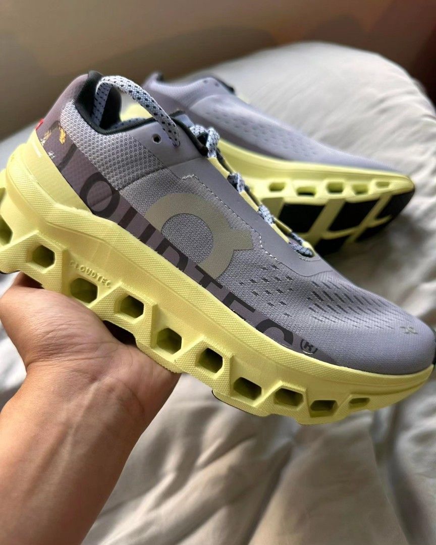 ON CLOUDMASTER on Carousell