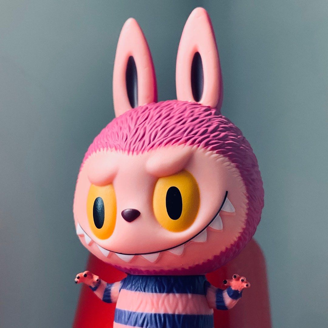 POP MART x HOW2WORK Labubu Zimomo 妙妙貓配色, 書籍、休閒與玩具, 玩具、公仔、桌遊在旋轉拍賣