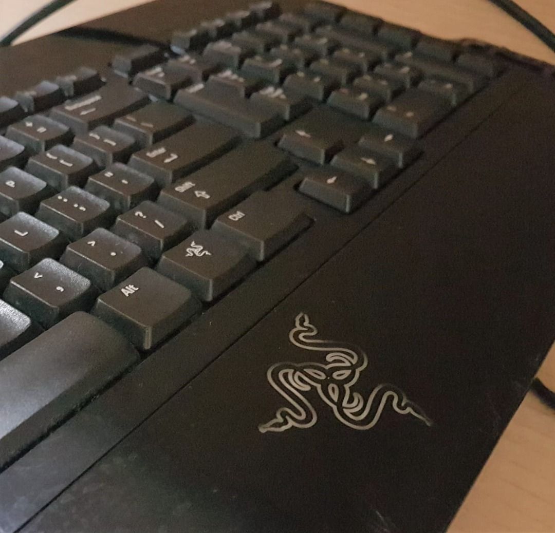 Premium Razer Tarantula Gaming Keyboard, Model RZ03-00070, Sleek, Smart ...