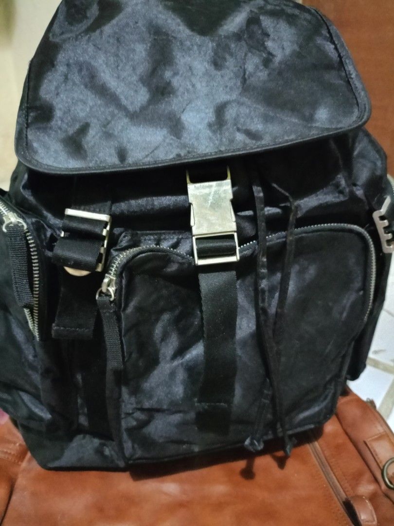 Ransel hitam, Fesyen Wanita, Tas & Dompet di Carousell