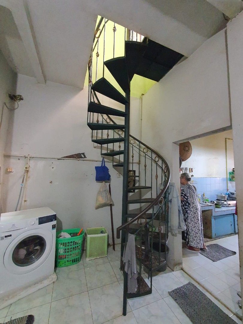 Rumah di Binong Karawaci, Properti, Dijual di Carousell