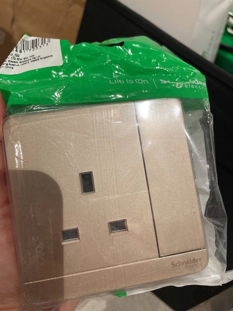 Schneider Avataron Single Socket (Wine Gold), TV & Home Appliances ...