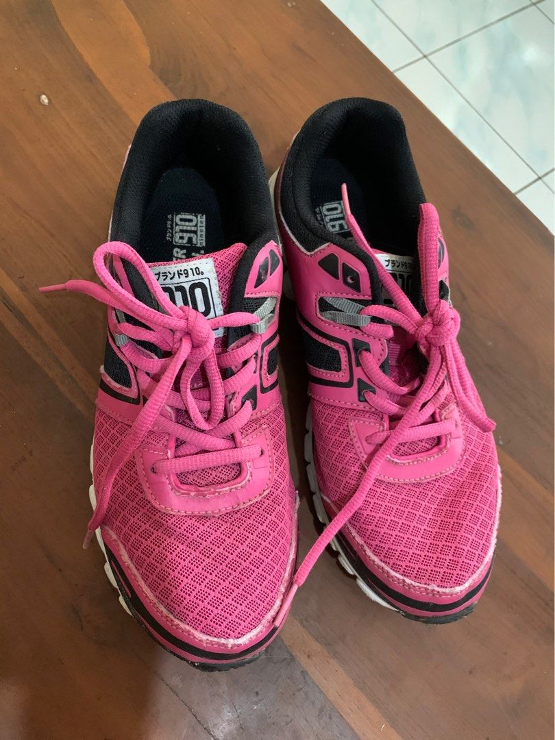 Sepatu lari merk 910, Fesyen Wanita, Sepatu di Carousell