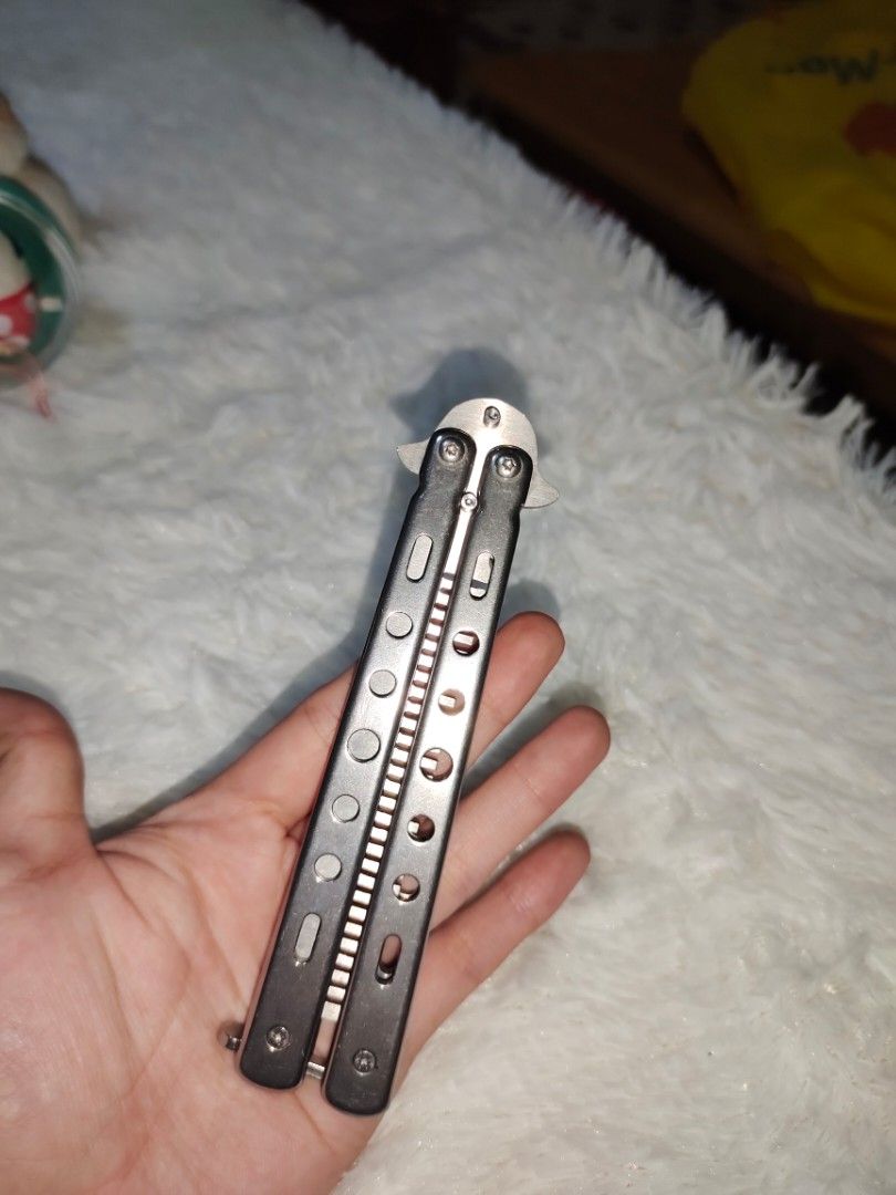 Stainless Steel Balisong Comb, Beauty & Personal Care, Hair on Carousell
