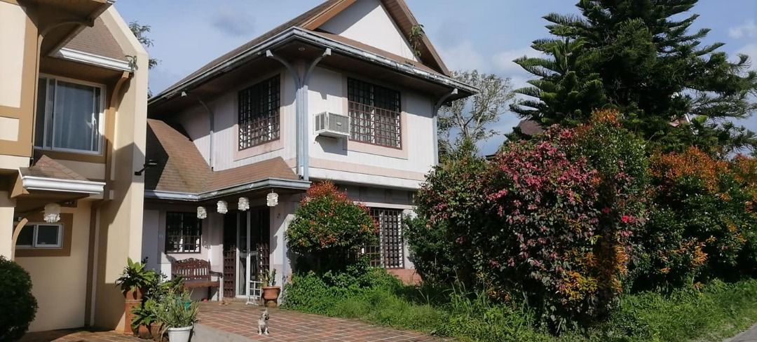 Tagaytay City 2 storey house and lot with wide garden P13 Million ...