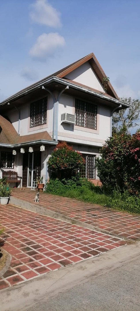 Tagaytay City 2 storey house and lot with wide garden P13 Million ...