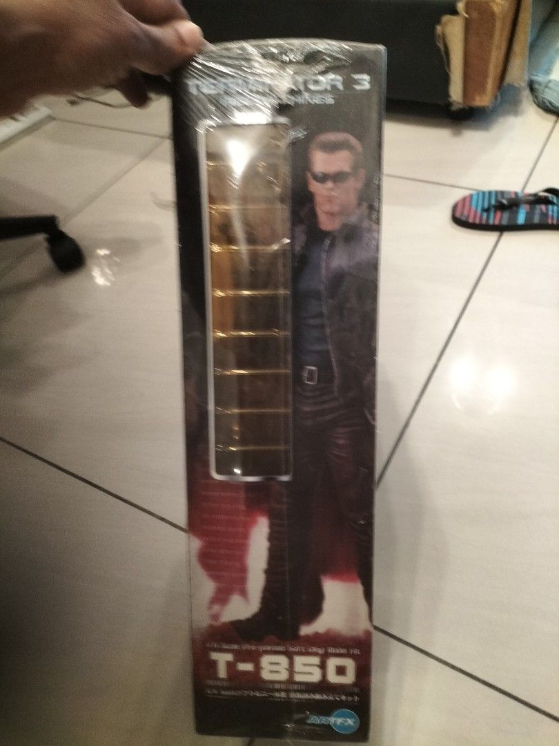 Terminator 3 T-850 Figurine, Hobbies & Toys, Toys & Games on Carousell