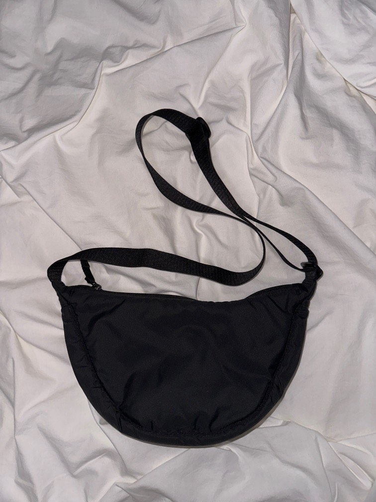 Uniqlo Black Round Mini Shoulder Bag, Women's Fashion, Bags & Wallets ...