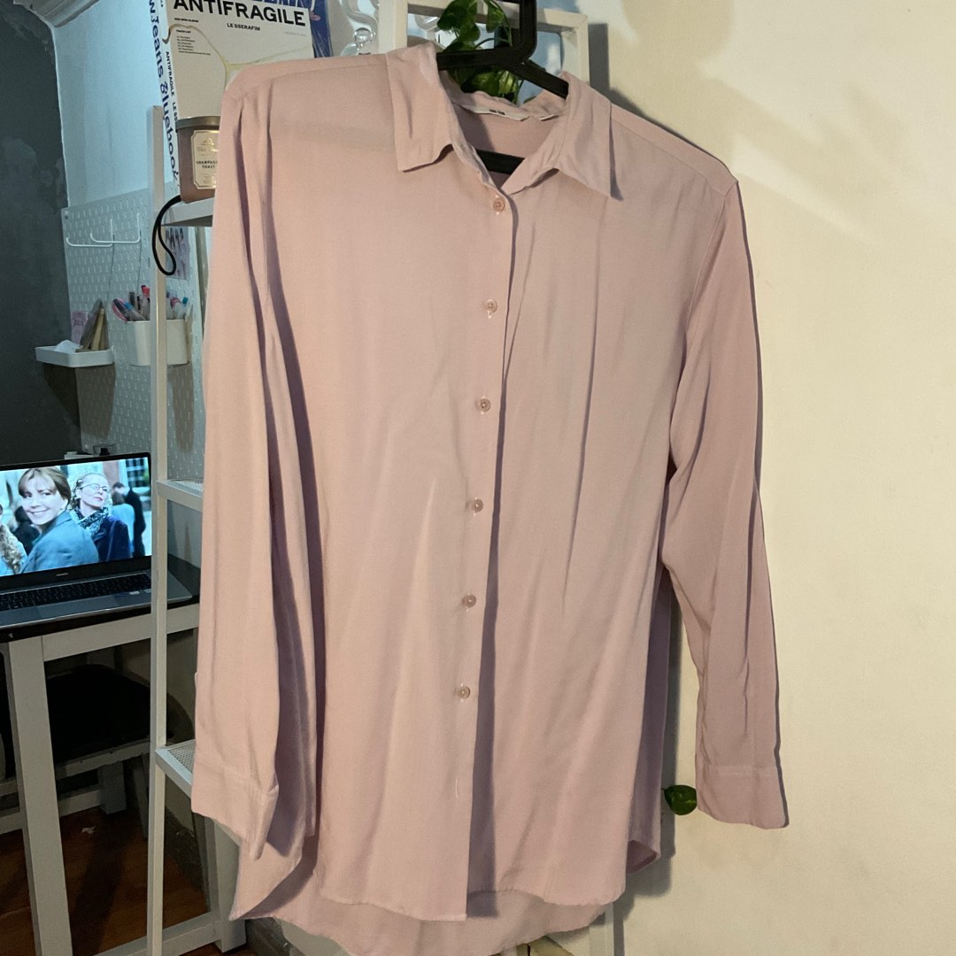 uniqlo pink button up blouse, Women's Fashion, Tops, Blouses on Carousell