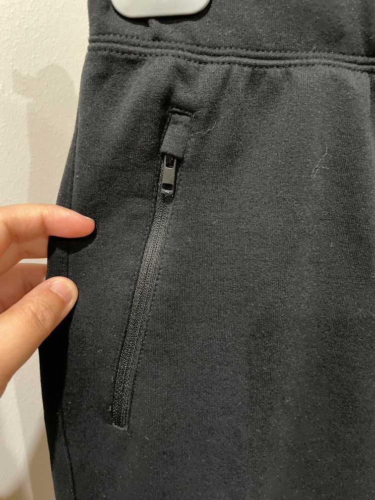 Uniqlo track pant, Men's Fashion, Bottoms, Sleep and Loungewear on ...
