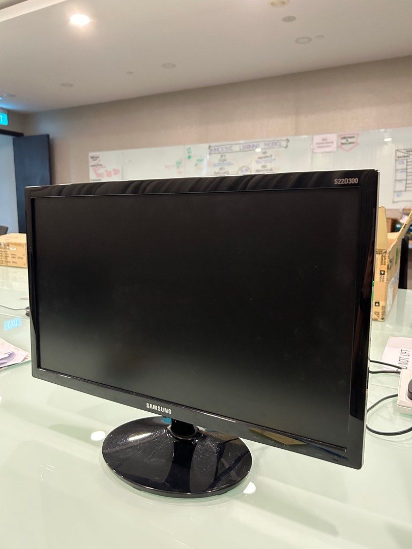 (8 pc left) 21.5 inch Samsung Monitor S22D300, Computers & Tech, Parts ...