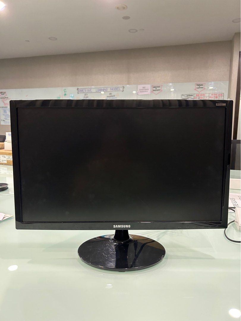 (8 pc left) 21.5 inch Samsung Monitor S22D300, Computers & Tech, Parts ...