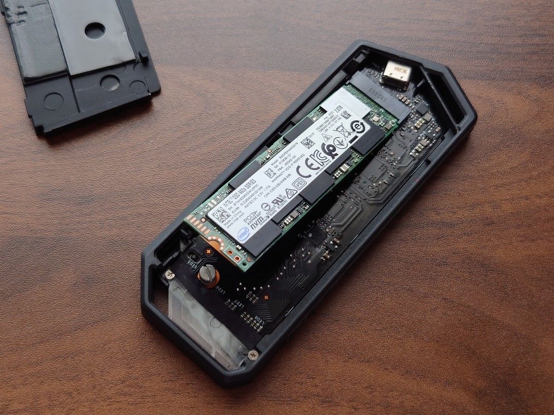Asus ROG Strix M.2 NVMe SSD Enclosure, Computers & Tech, Parts ...